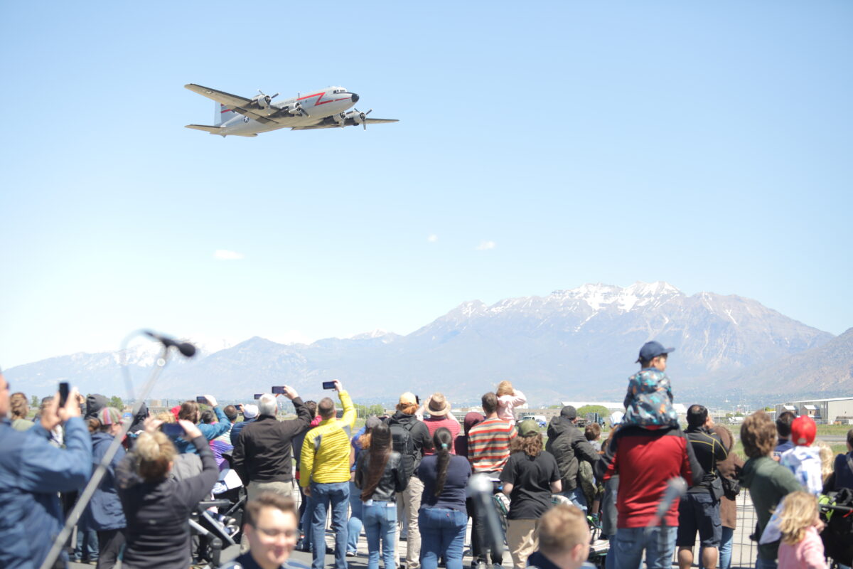 ‘Candy Bomber’ honored with dedication, airlift re-creation | News ...